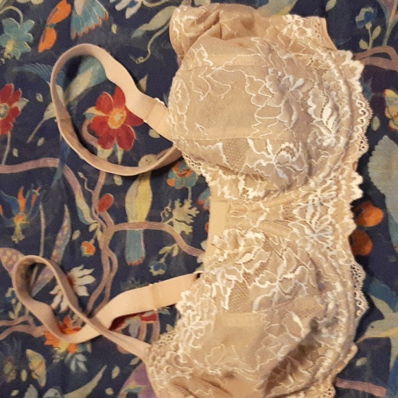 Camio Mio | Intimates & Sleepwear | Guc Camio Mio Nude Bra Wired Non ...